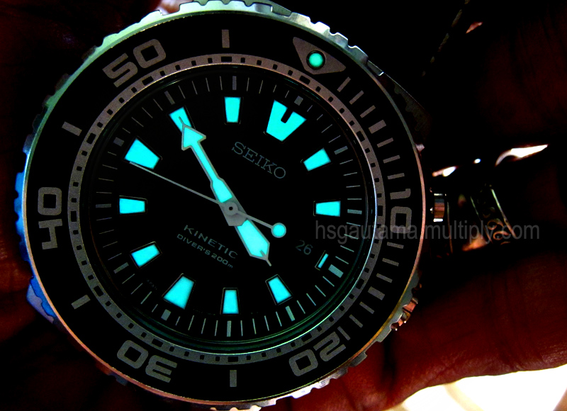 kolom hsgautama: Pigmen Flourescent Di Jam Diving Harus Garang Sinarnya