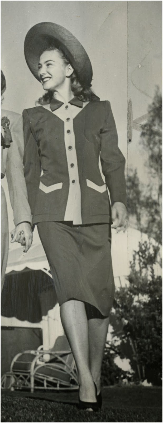 Dividing Vintage Moments : 1947 California Dreamin' Miss Hollywood Jr Style