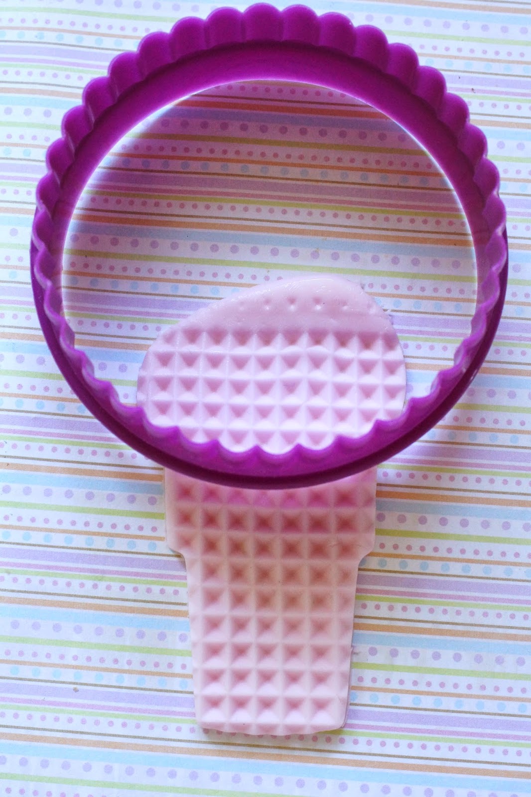 Adventures in Sugarland: Raspberry Ripple Ice Cream Cookies