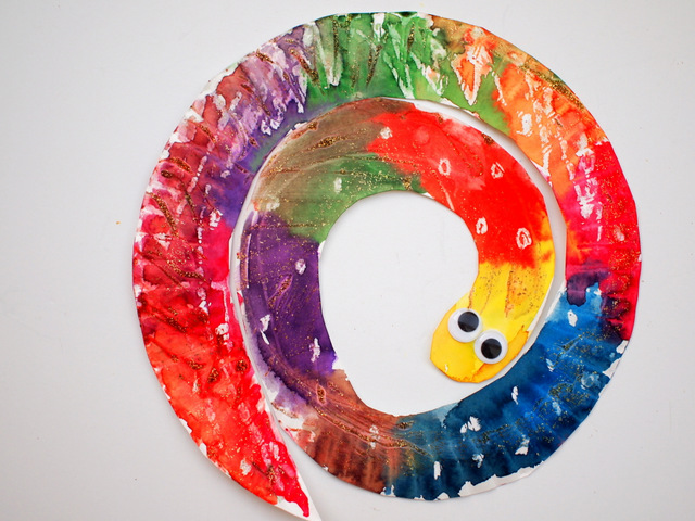 Easy and Colorful Paper Plate Snakes | Pink Stripey Socks