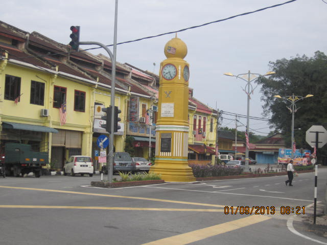 ujang kutik: SATU PAGI DI PEKAN PARIT, PERAK