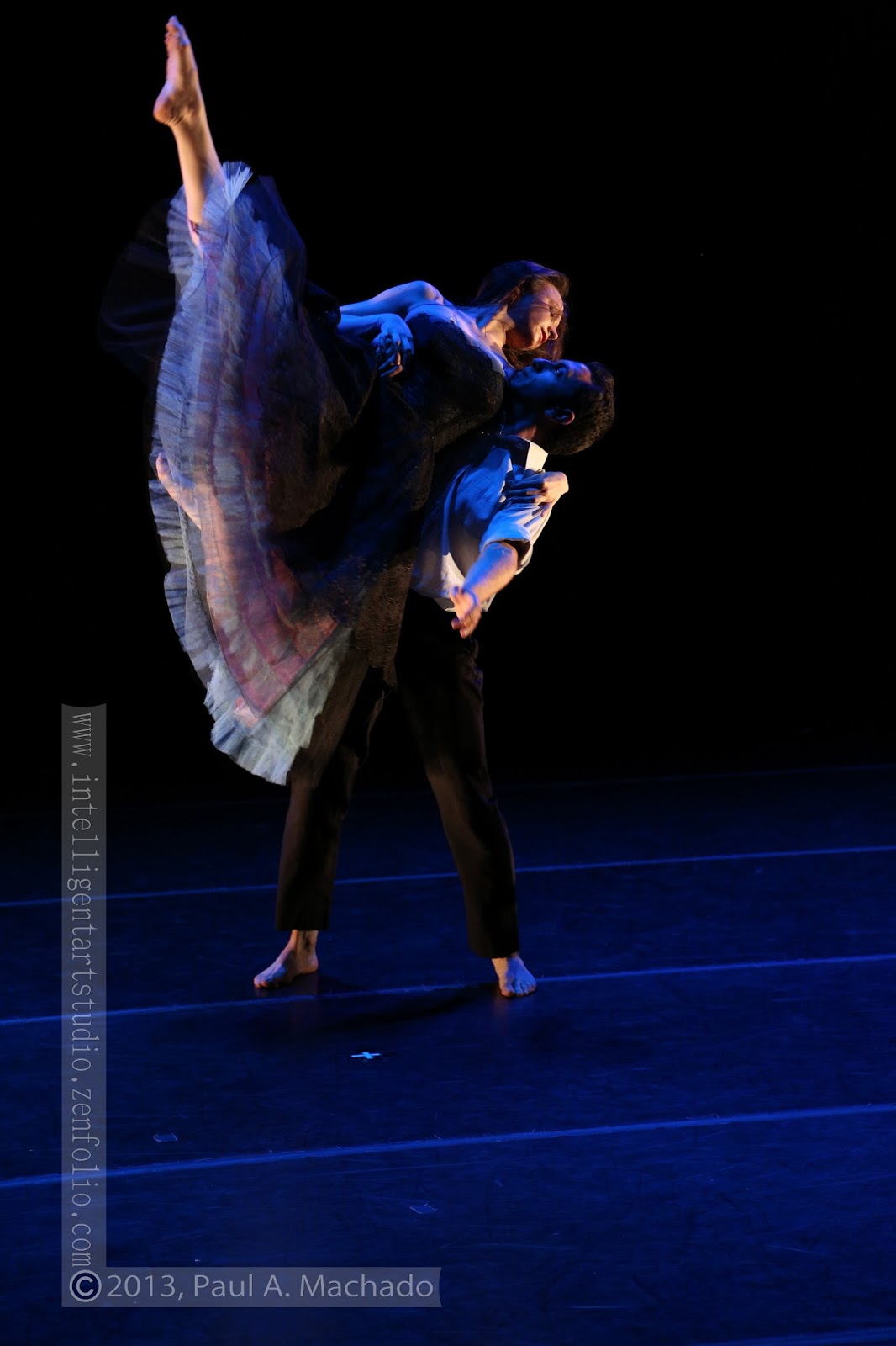 InfiniteBody: Edgar Cortes pays tribute to his native Portugal