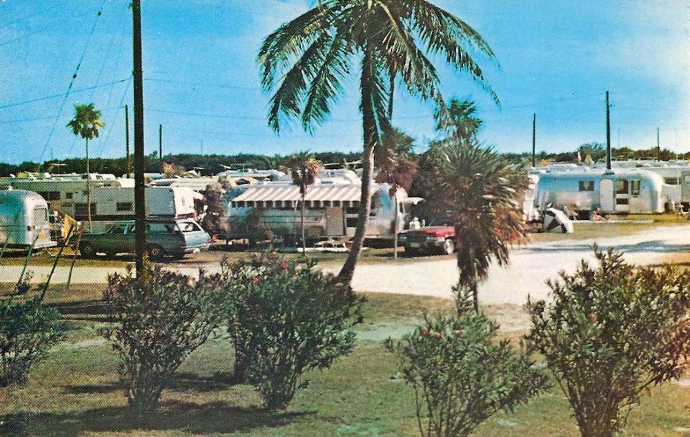 20 Amazing Vintage Color Photos of Trailer Parks in the United States ...