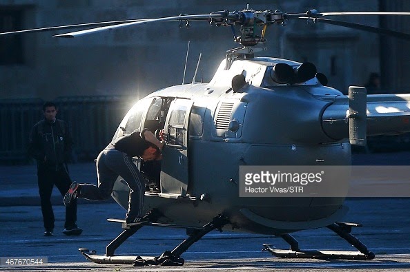 007 TRAVELERS: Daniel Craig and helicopter photos while filming ...