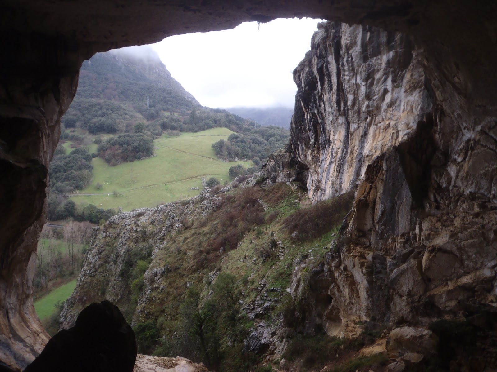 TURISMO ACTIVO CANTABRIA GUIAS RIVERT : CUEVA MUR - RAMALES DE LA ...