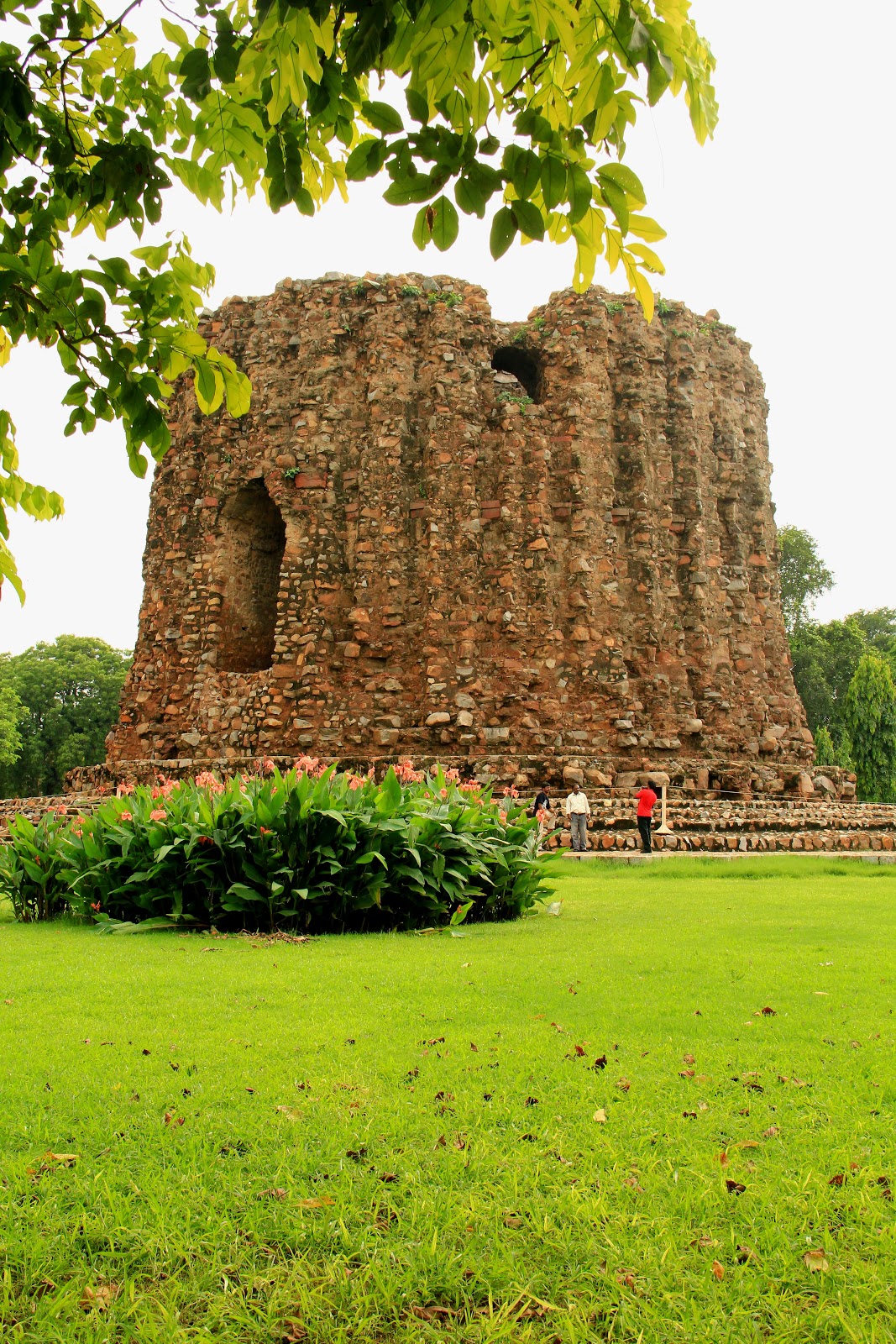 Towering Qutub Minar amid the ruins of ancient civilization - India ...