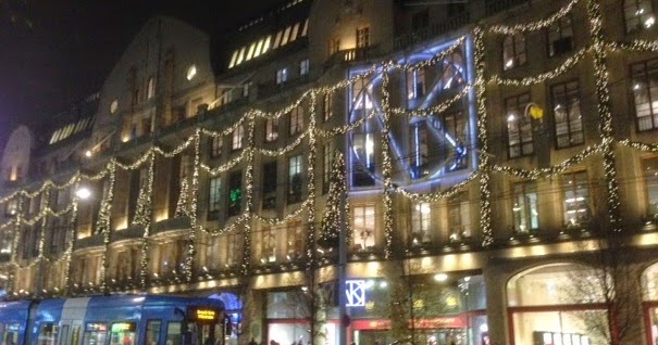 Holiday Opening Hours for Stores and Shopping Centers