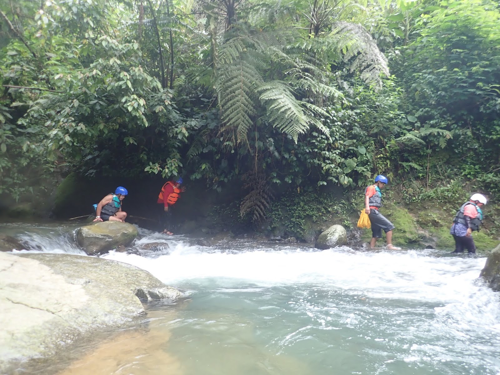 Hunting Curug di Puncak Bagian 4: Curug Pariuk, Curug Naga dan Curug Barong