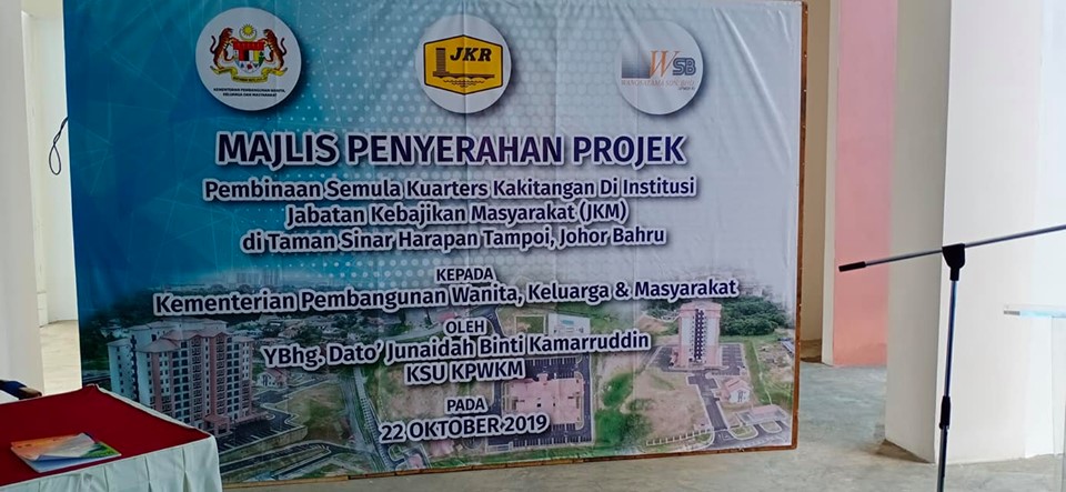 Upah Design Backdrop, Gambar + Frame dan Acrylic Bentuk Kunci | Design ...