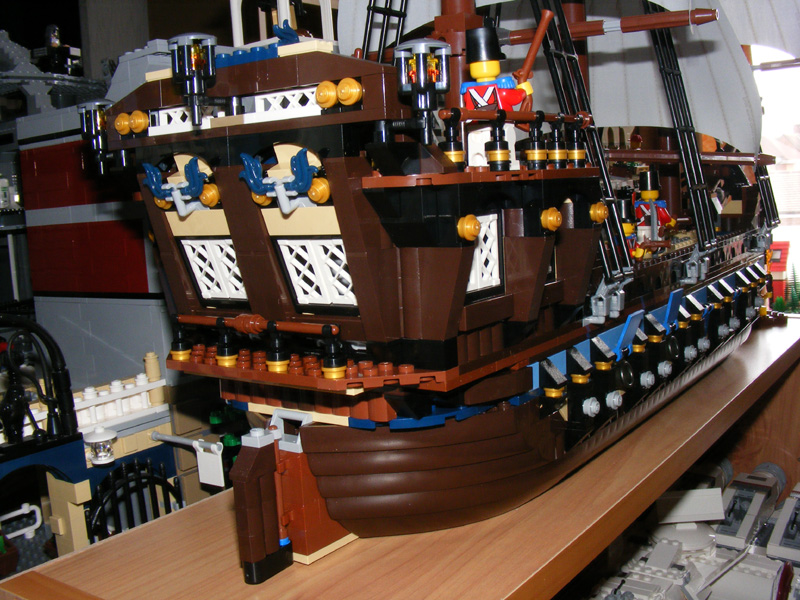 Legotropolis: Imperial Flagship 10210