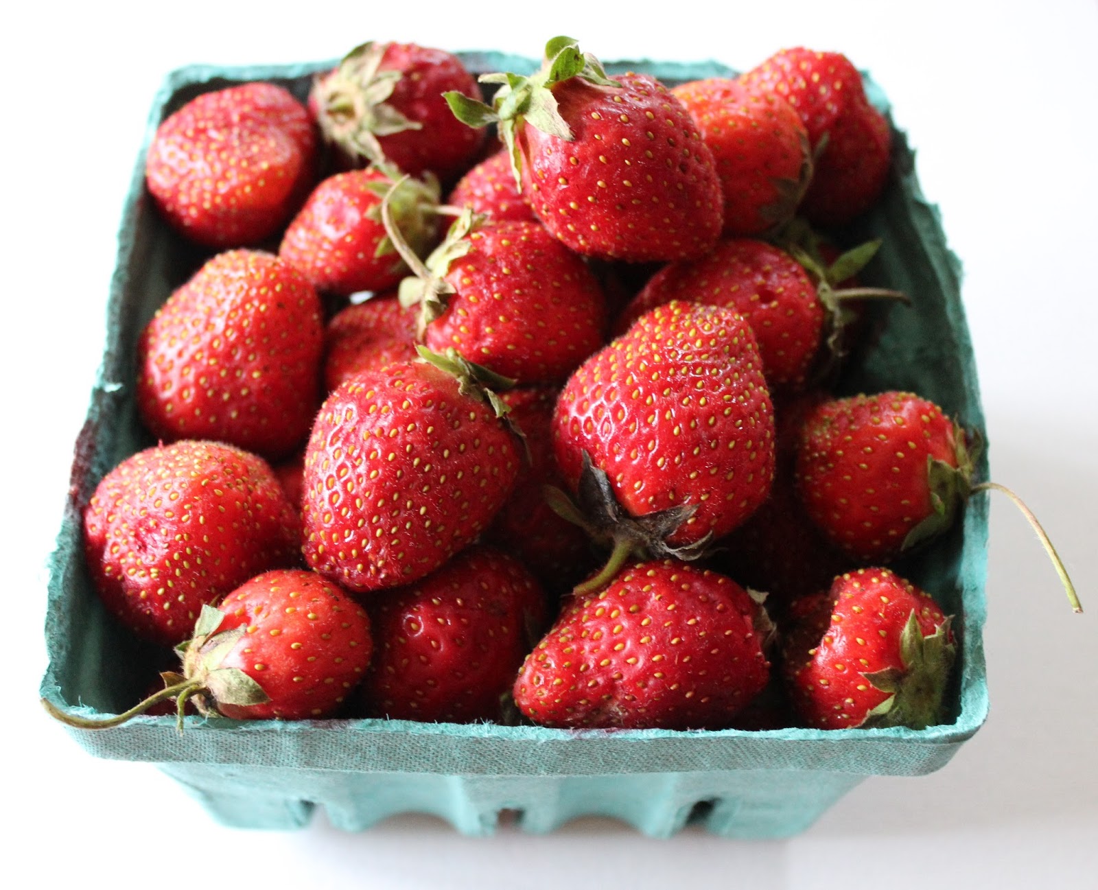 Living on Cloud Nine: STRAWBERRY CRUNCH PARFAIT