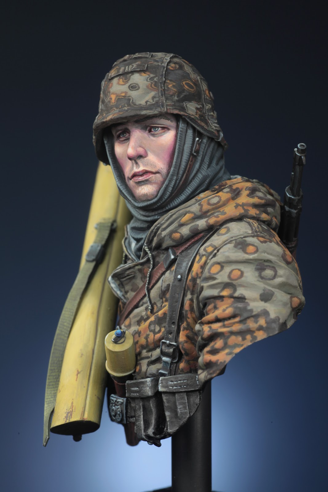 PERSPECTIVES IN MINIATURE: Young Miniatures - SS Schütze with ...