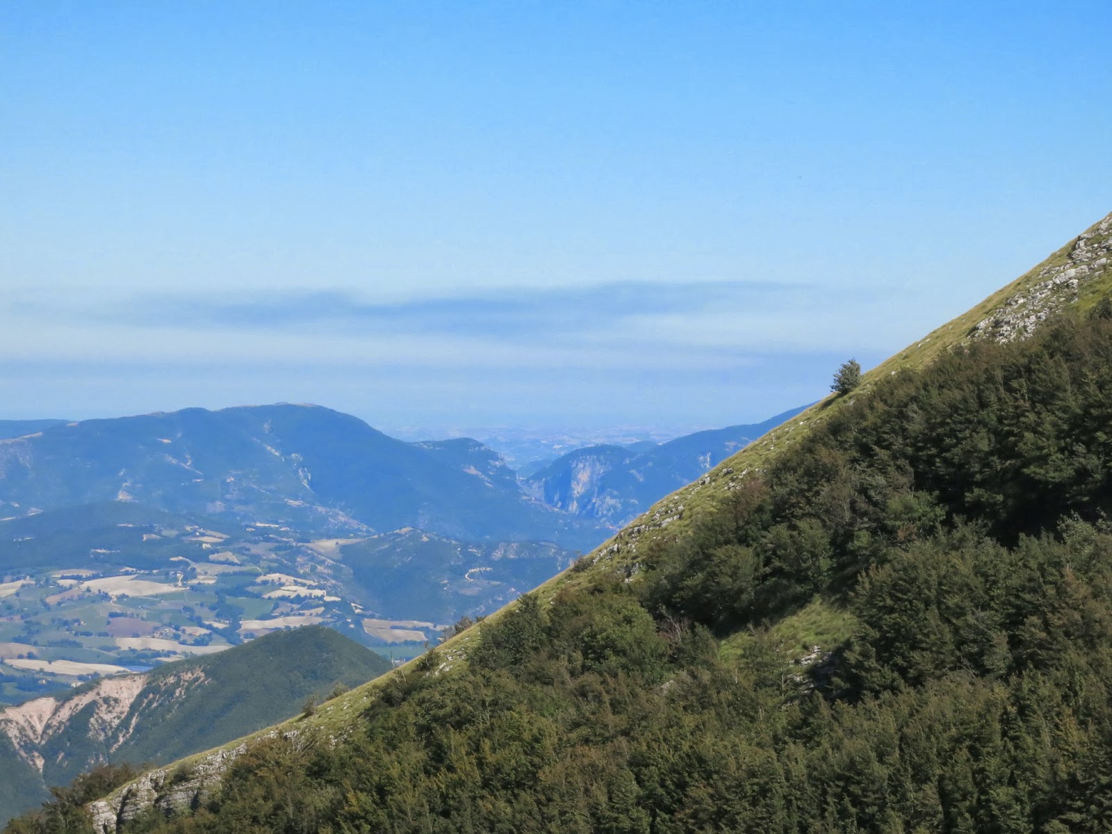 Itineris Mei: Escursione sul Monte Nerone: Dalla val d'Abisso al Rio ...