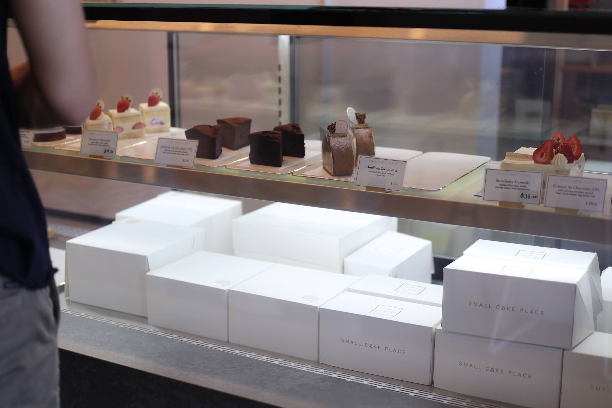 Espresso & Matcha: Small Cake Place - Runcorn