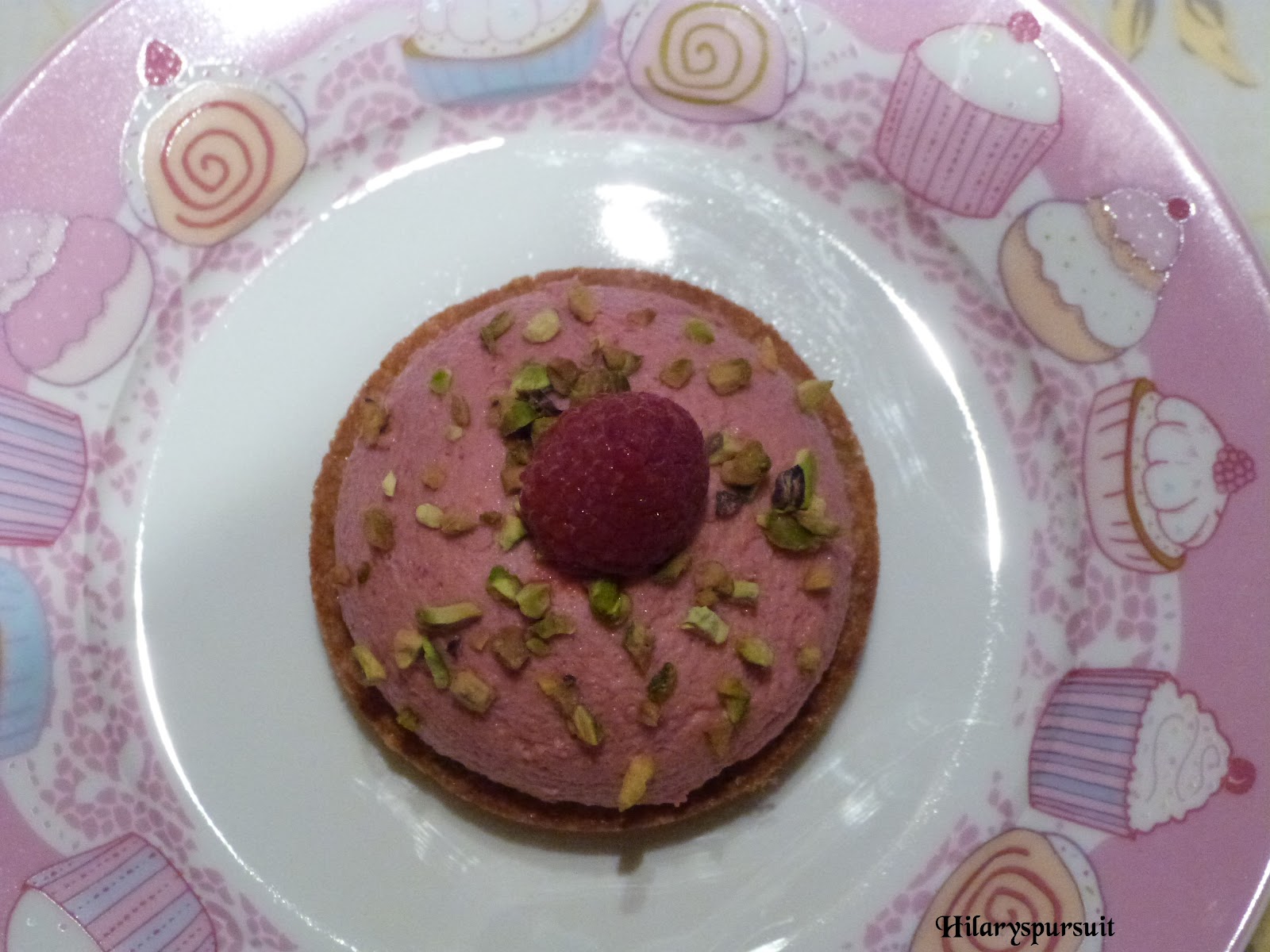 Dans la cuisine d'Hilary: Bavarois à la framboise sur fiancier pistaché ...