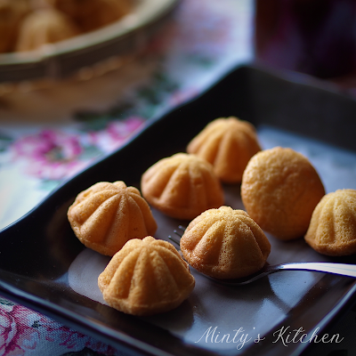 Minty's Kitchen: Kuih Bahulu (Sponge Cake)