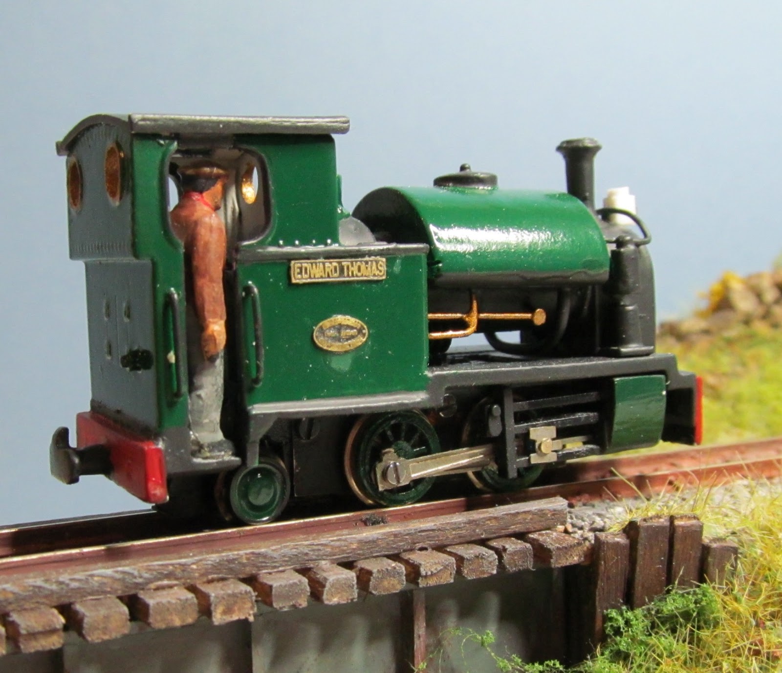 Toys Model Railway 009 Gauge Narrow Gauge Locomotive Saddle Engine 2 ...