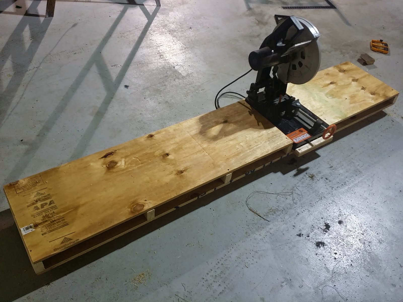 Smarter Every Day: Chop saw table, DIY