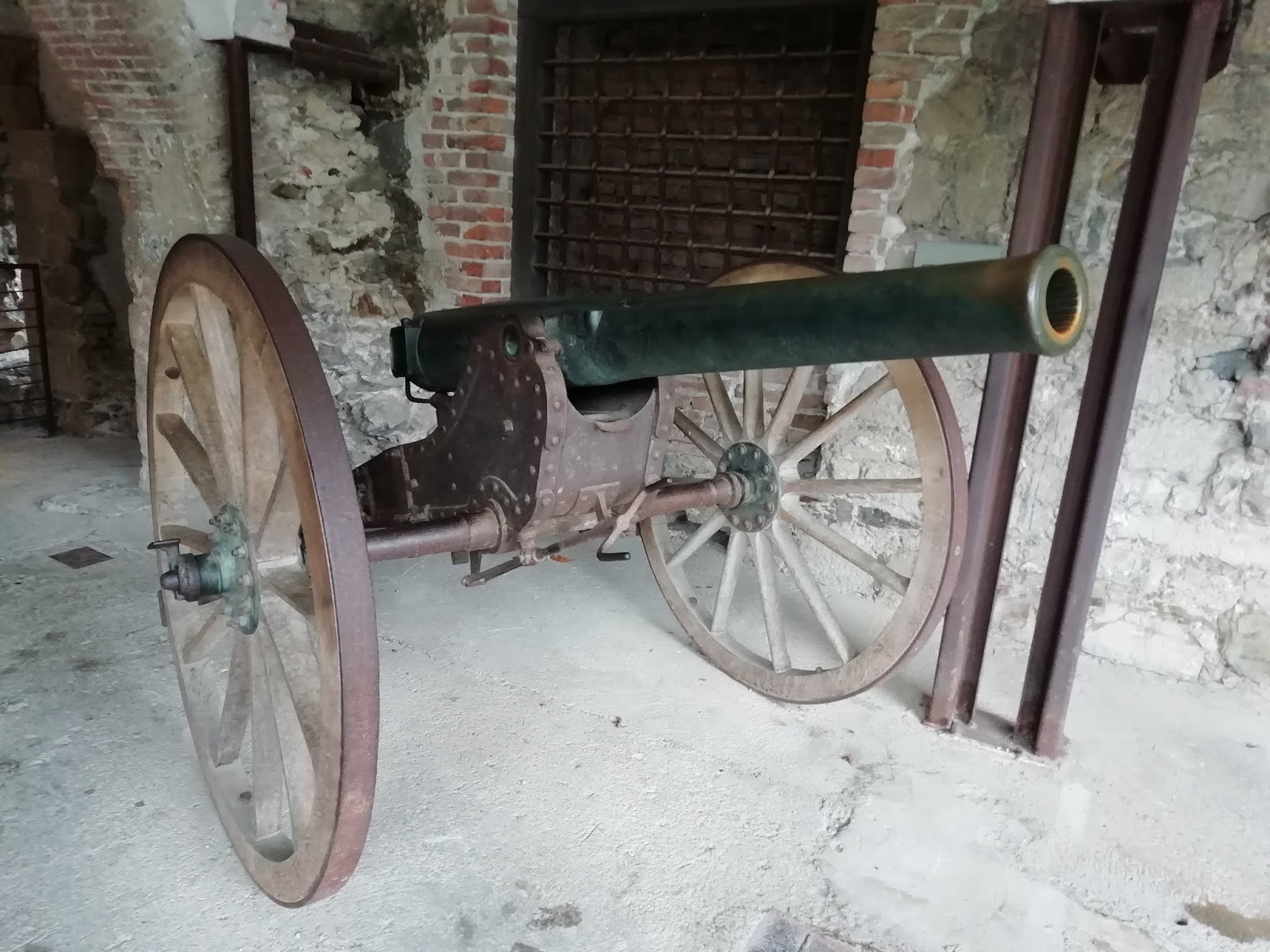 Alma de herrero: Cañón Feldkanone M75/96 en el castillo de Liubliana