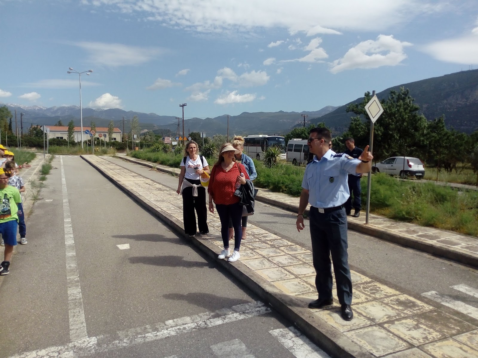 3o Δημοτικό Σχολείο Άμφισσας: ΟΔΗΓΩ ΜΕ ΑΣΦΑΛΕΙΑ