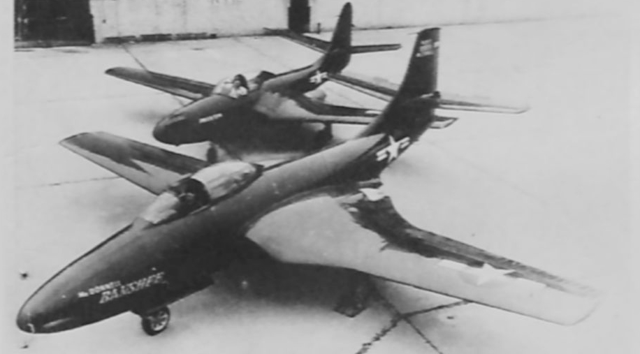 Le McDonnell F2H "Banshee".