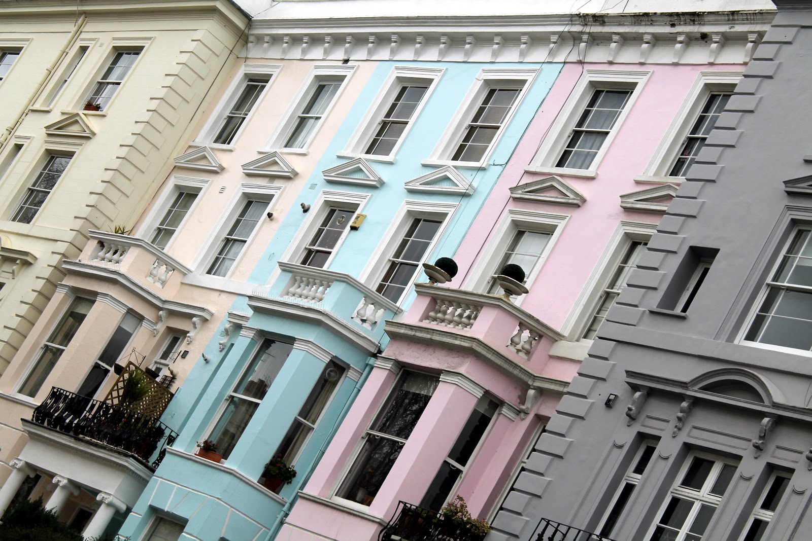 mitcheci photos: London: Colored buildings of Notting Hill