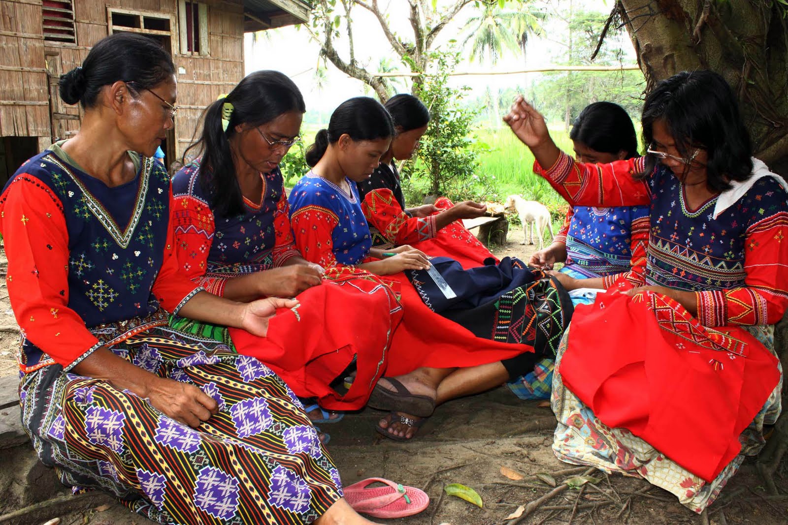 Tubad Mindanao: Women beading tribal clothes