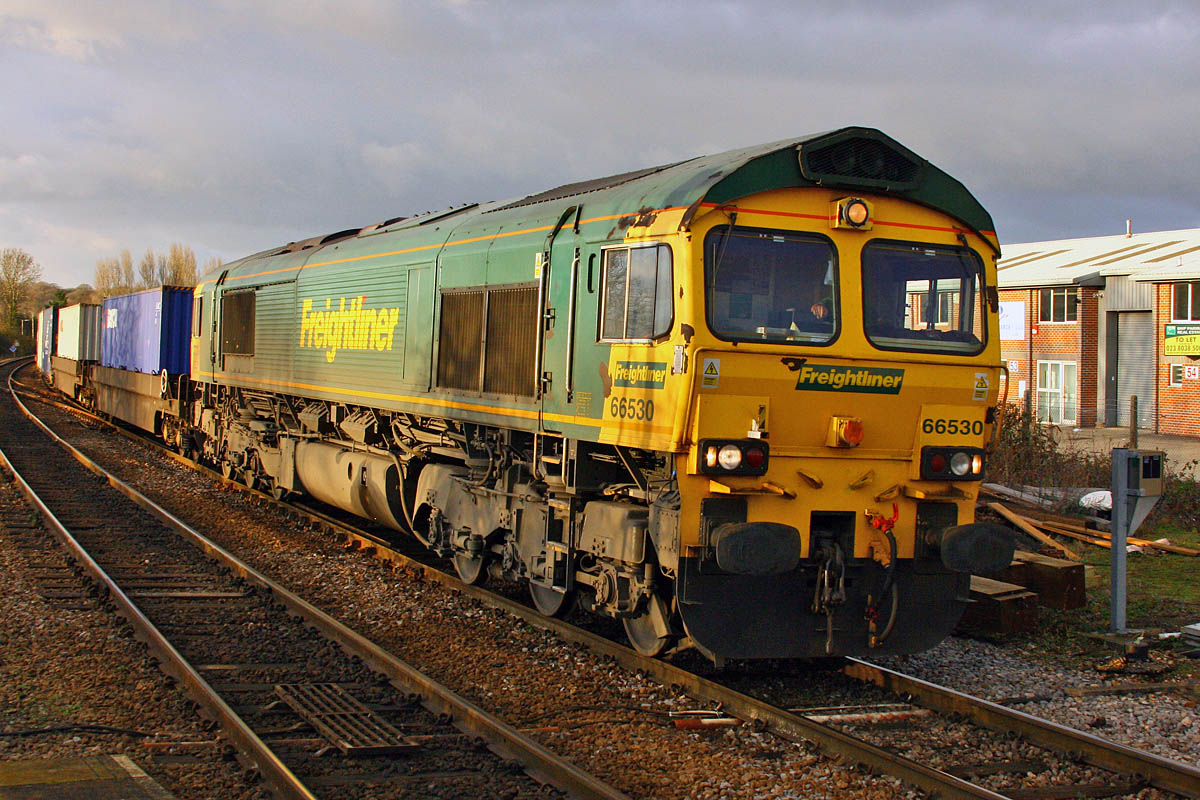 47s and other Classic Power at Southampton: 66530 for Freightliner Poland