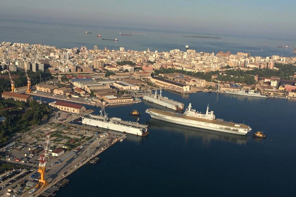Italian Cavour aircraft carrier enters the Maritime Military Arsenal of ...