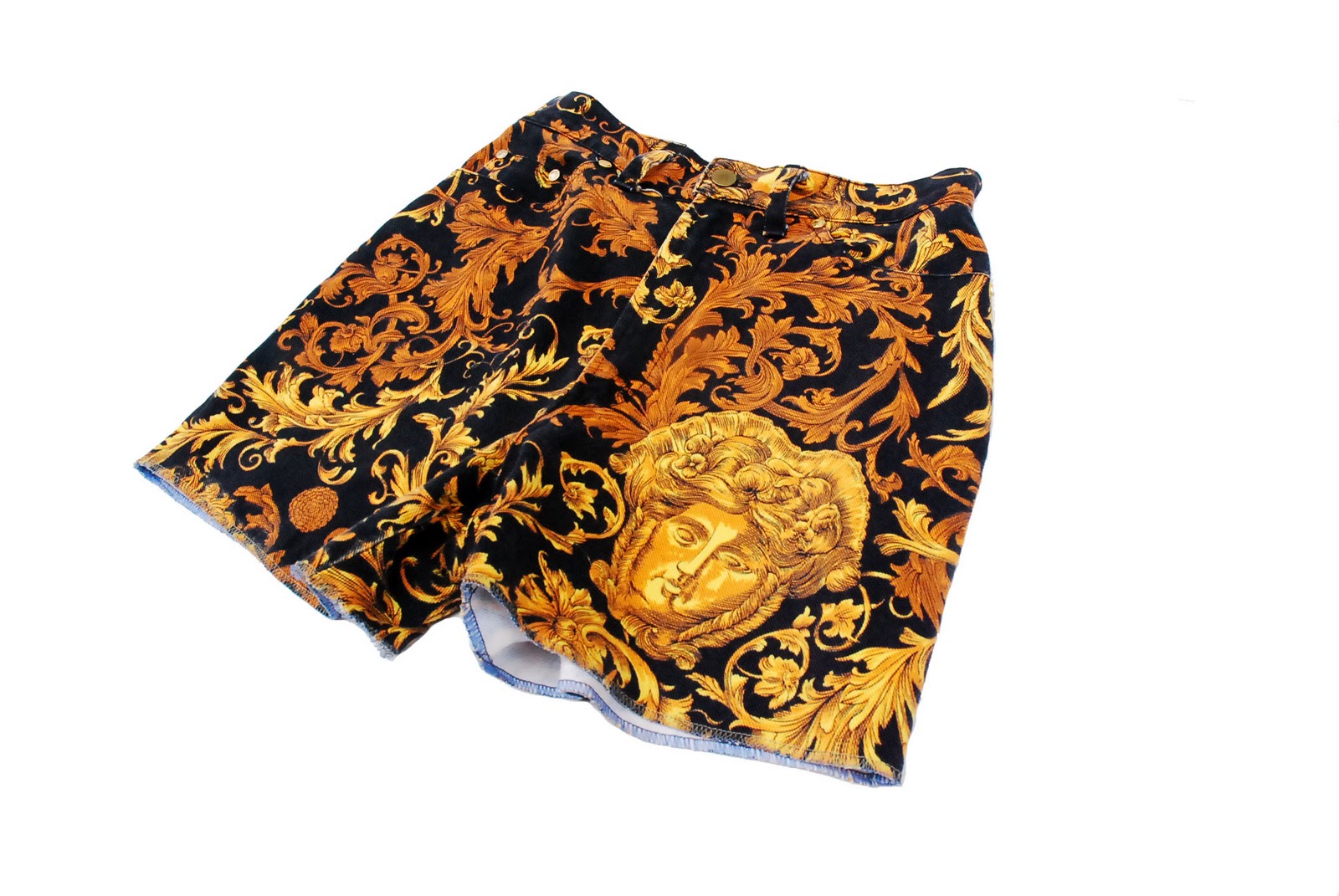 QLOZET NEWS: "VERSACE" FLORAL PATTERN SHORT