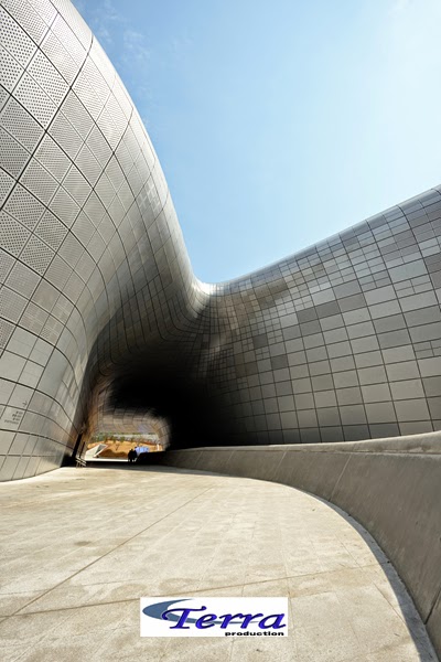 DDP (Dream, Design, Play) in Seoul / 동대문디자인플라자(Dongdaemun Design Plaza ...