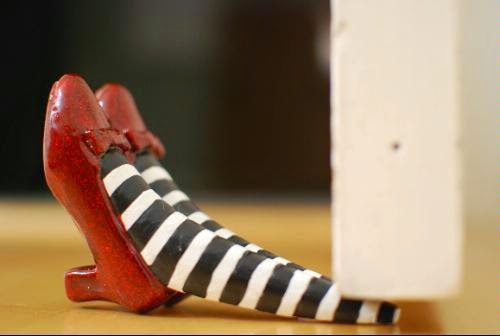 23 Creative and Cool Door Stops ~ Now That's Nifty