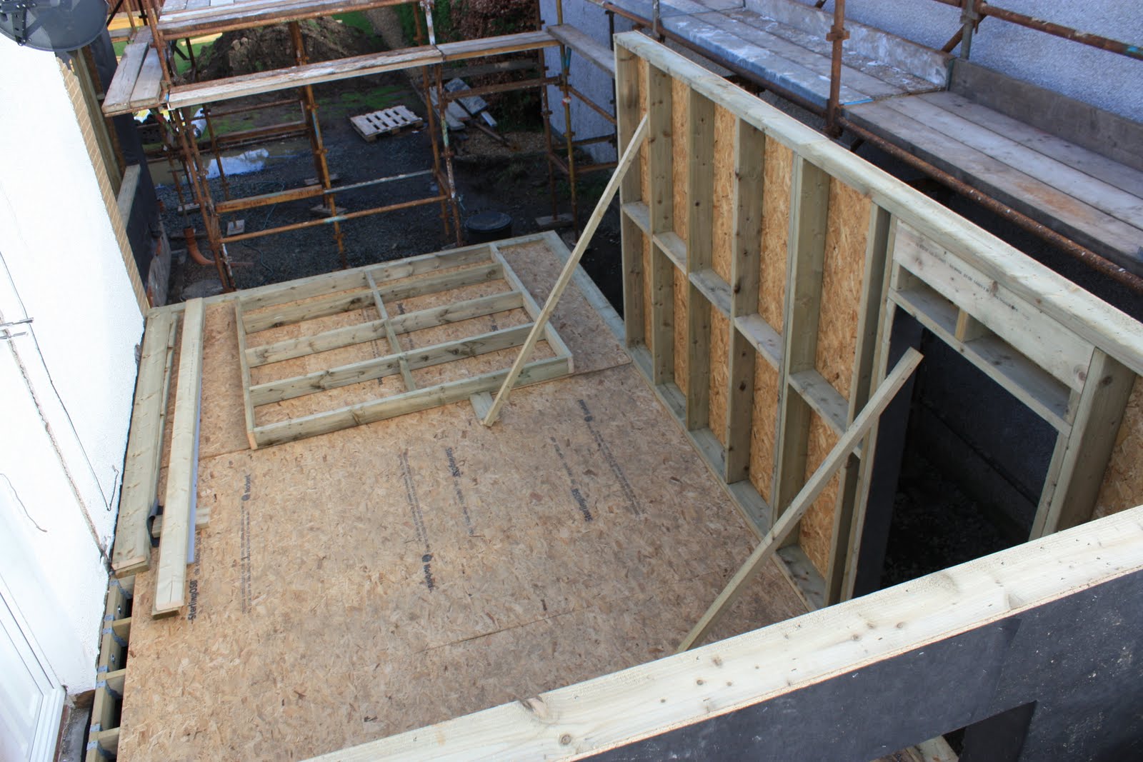 The Broon's Blog of Buildings and Things: April 2011