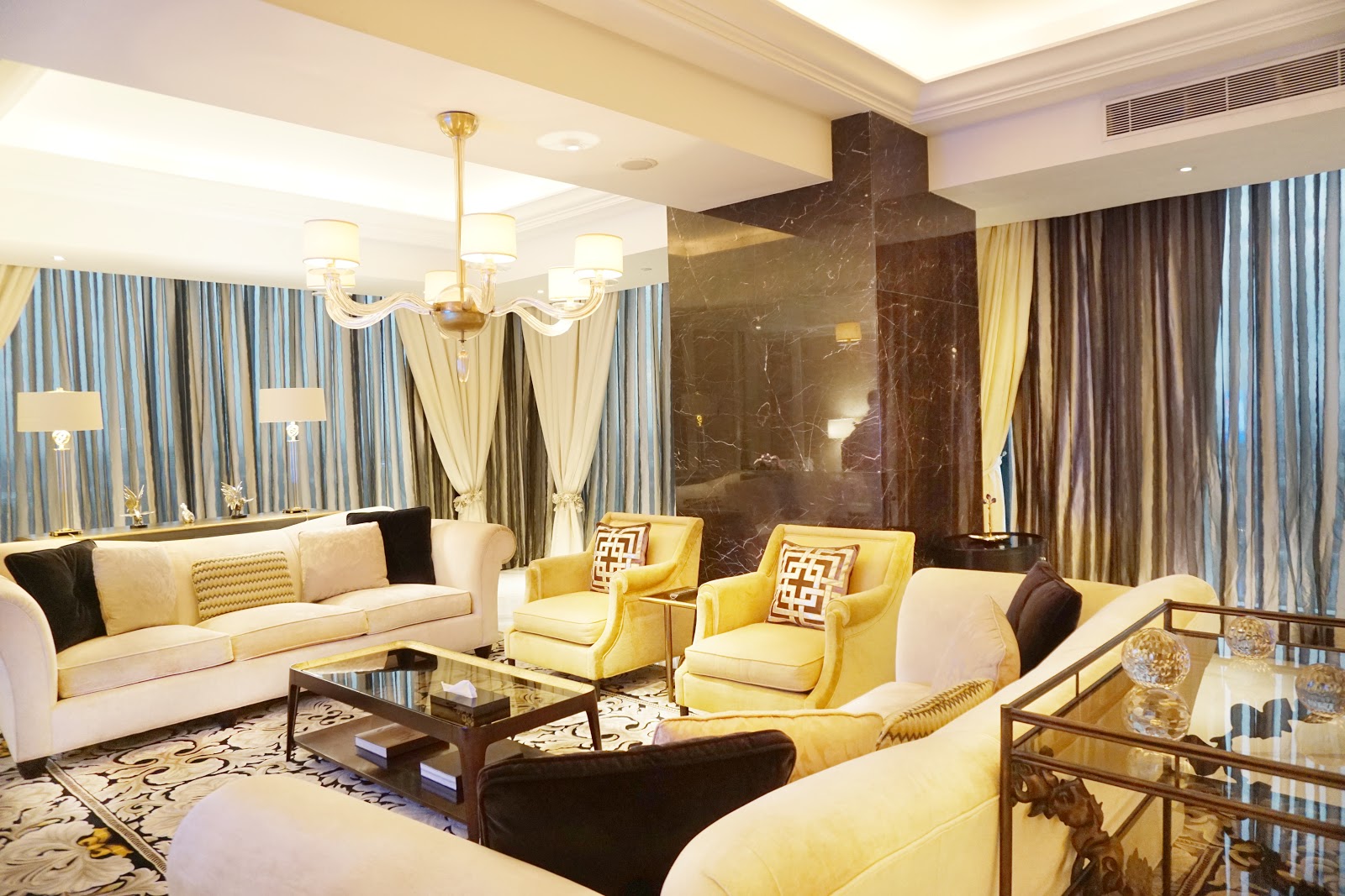 Singgah di Presidential Suite The Trans Luxury Hotel Bandung | Kodesjabar