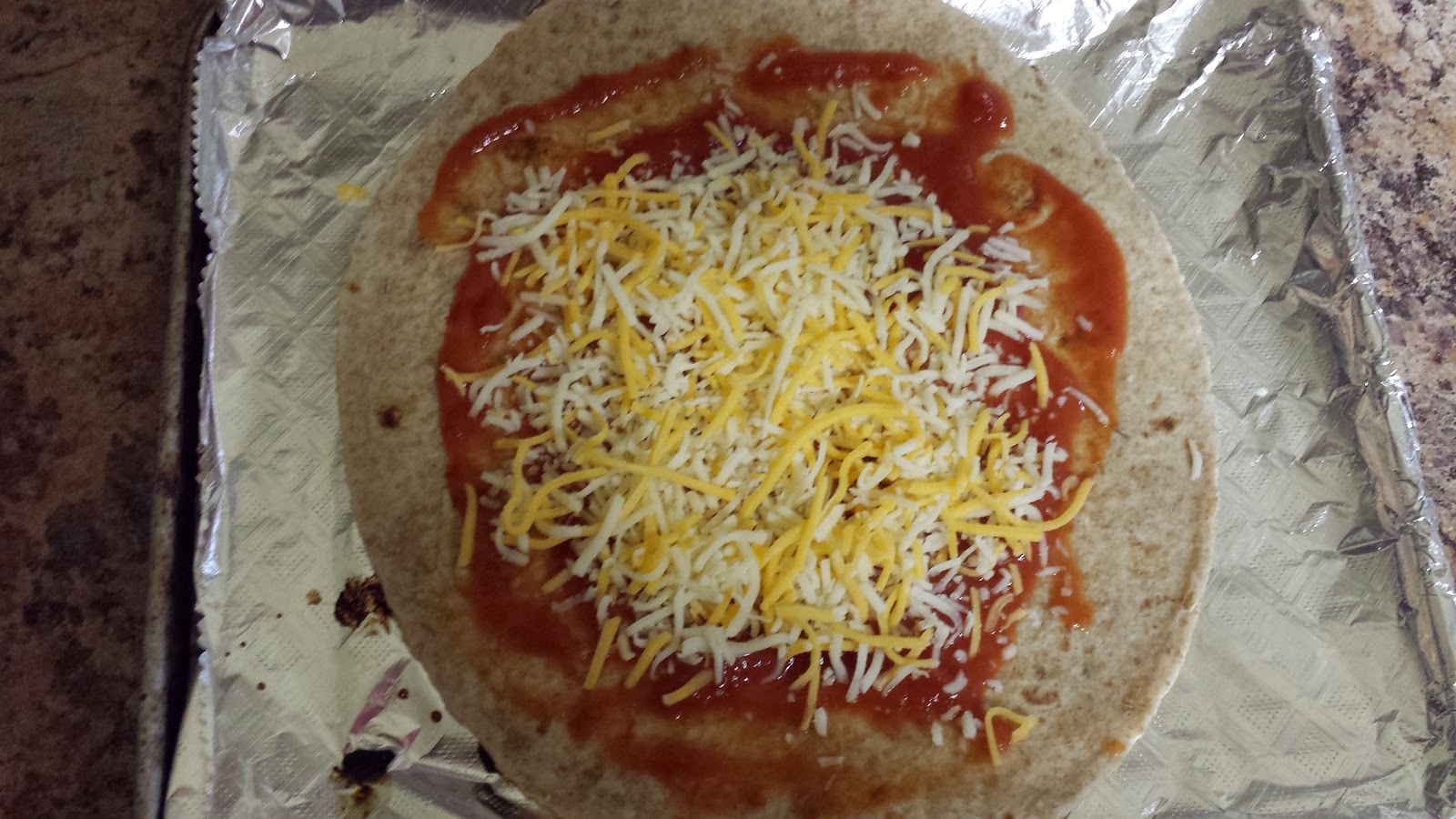 Yoannita90: Recipe : Flourless Pizza ( Using Taco Shells )