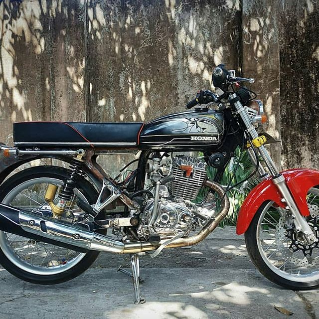 20 Gambar HD Modifikasi Honda CB100 Warna Hitam Terbaru 2020