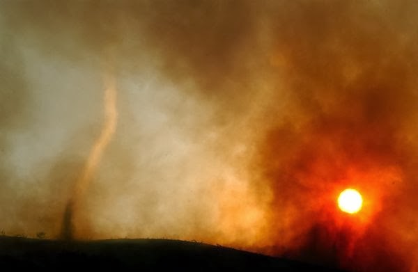 Dangerous Power of Nature : Best Photos Fire Tornado