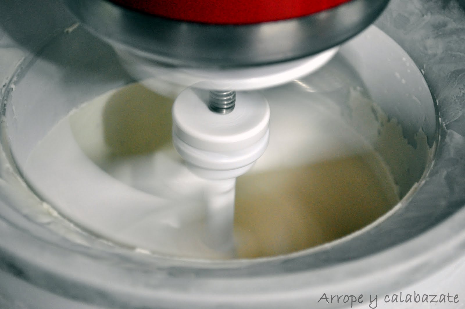 Arrope y calabazate: Helado de tarta de queso con cerezas