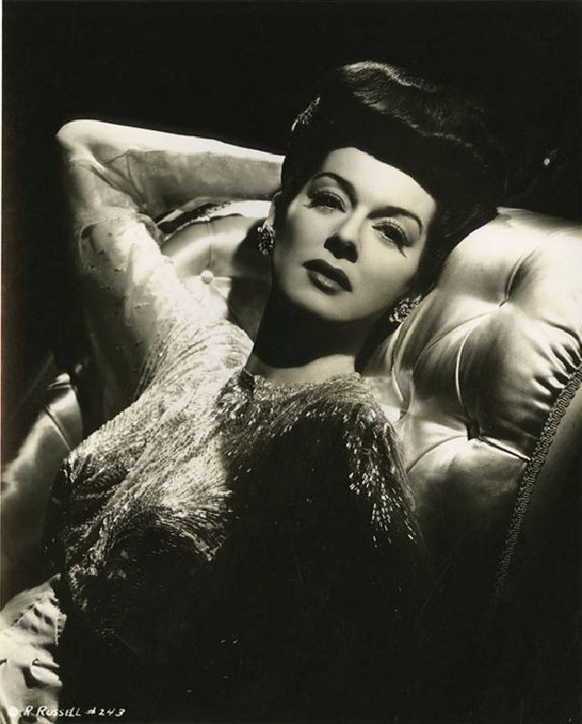 50 Glamorous Photos of Rosalind Russell in the 1930s and Early ’40s ...