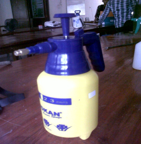 5 ALAT SEMPROT YANG BIASA DI GUNAKAN OLEH PETANI DI INDONESIA ~ Pertanian