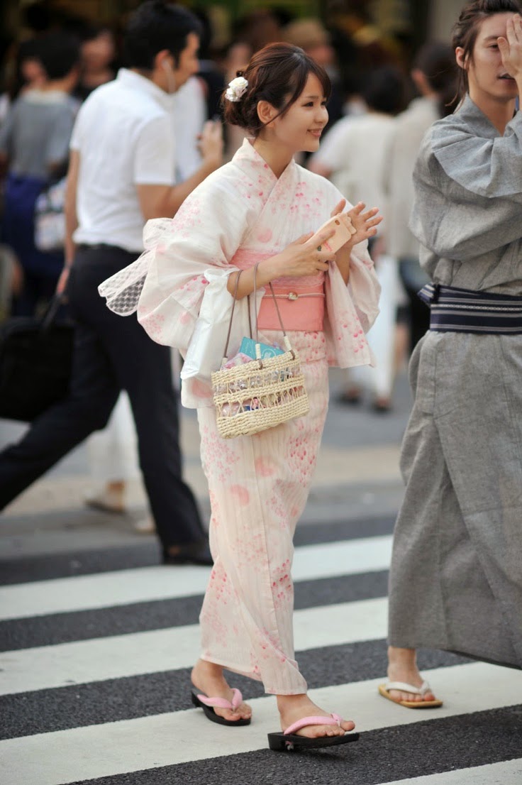Hanami: Types of Kimono - Yukata