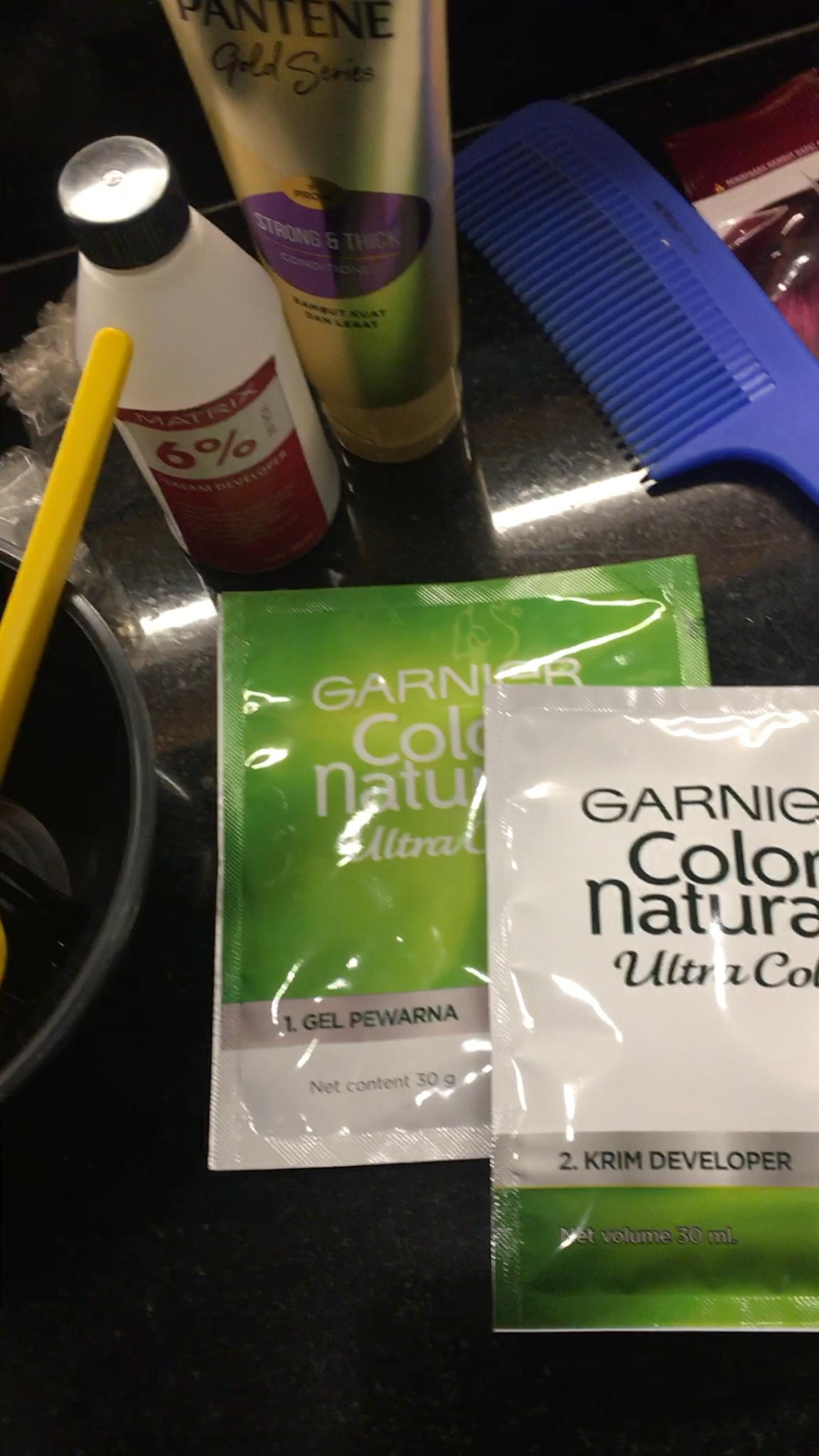 A BEAUTY POUCH: GARNIER COLOR NATURALS ULTRA COLORS: CRANBERRY RED REVIEW