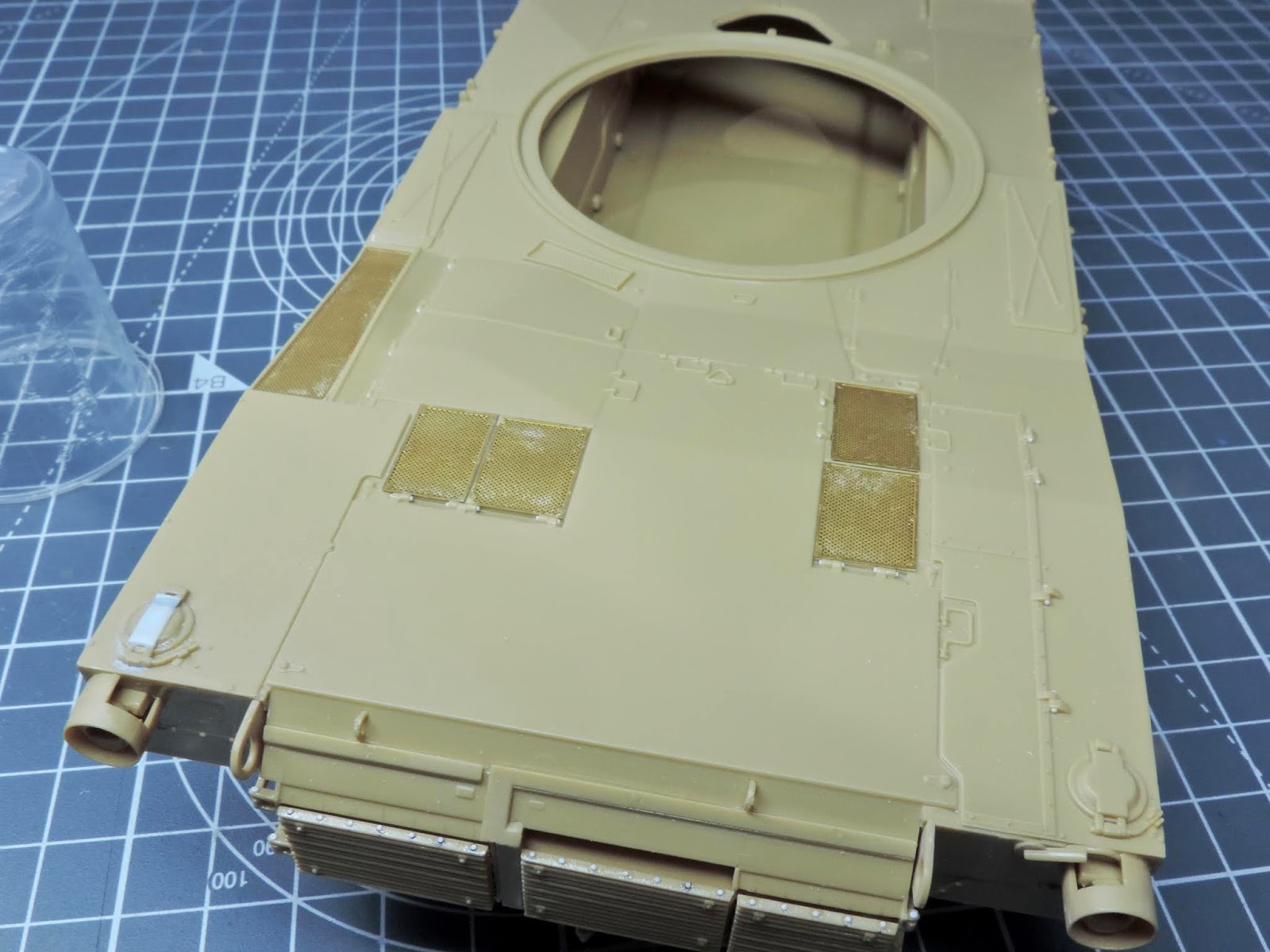 Pete's Model World : M1 Abrams, Tracks Done, Now Some Fun