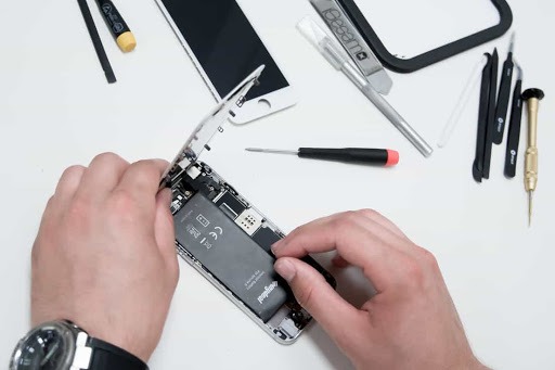 iPhone Repair Store Or Fix it Yourself?