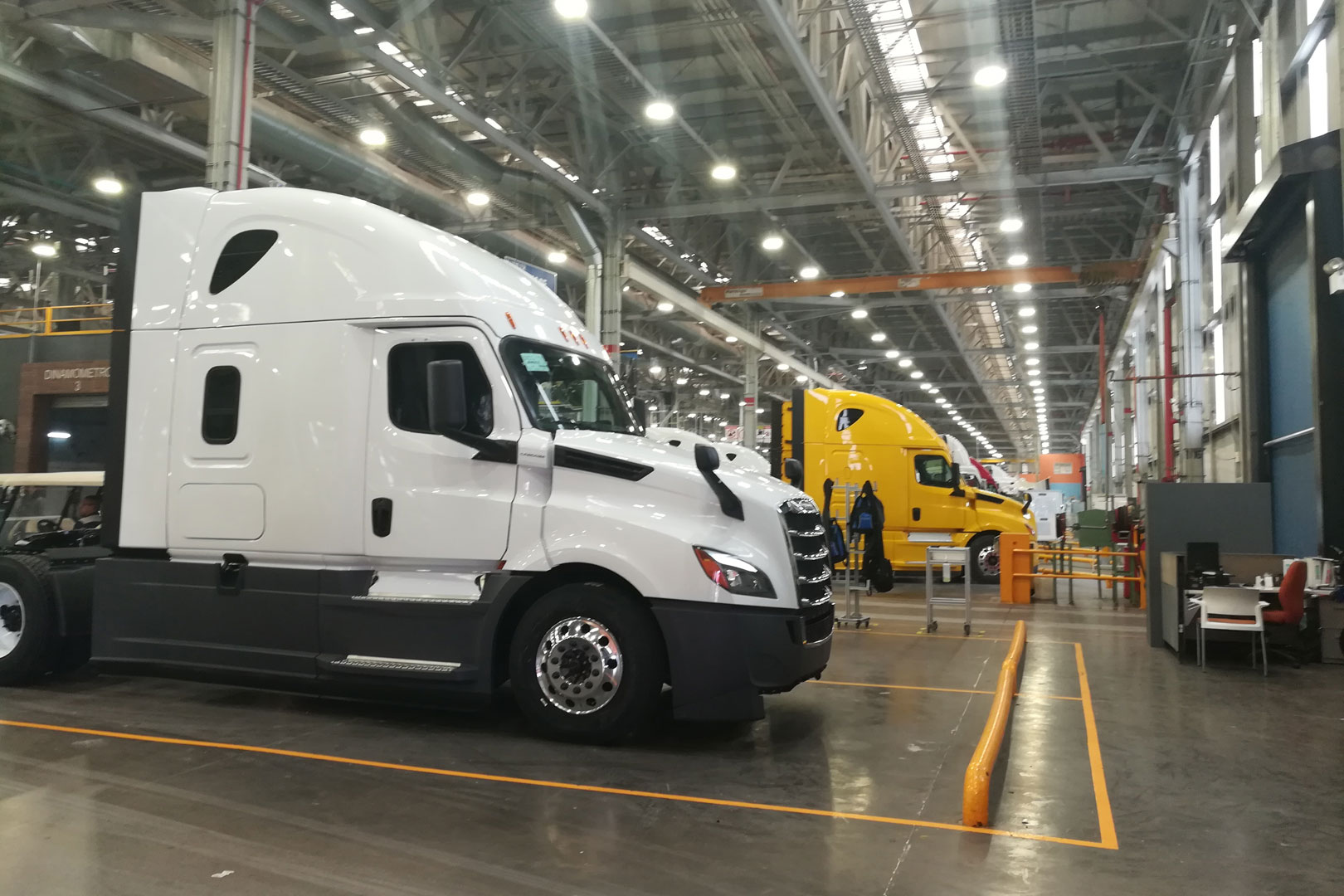 DIECIOCHO RUEDAS: DAIMLER PRODUCE 500.000 CASCADIA Y NEW CASCADIA EN ...