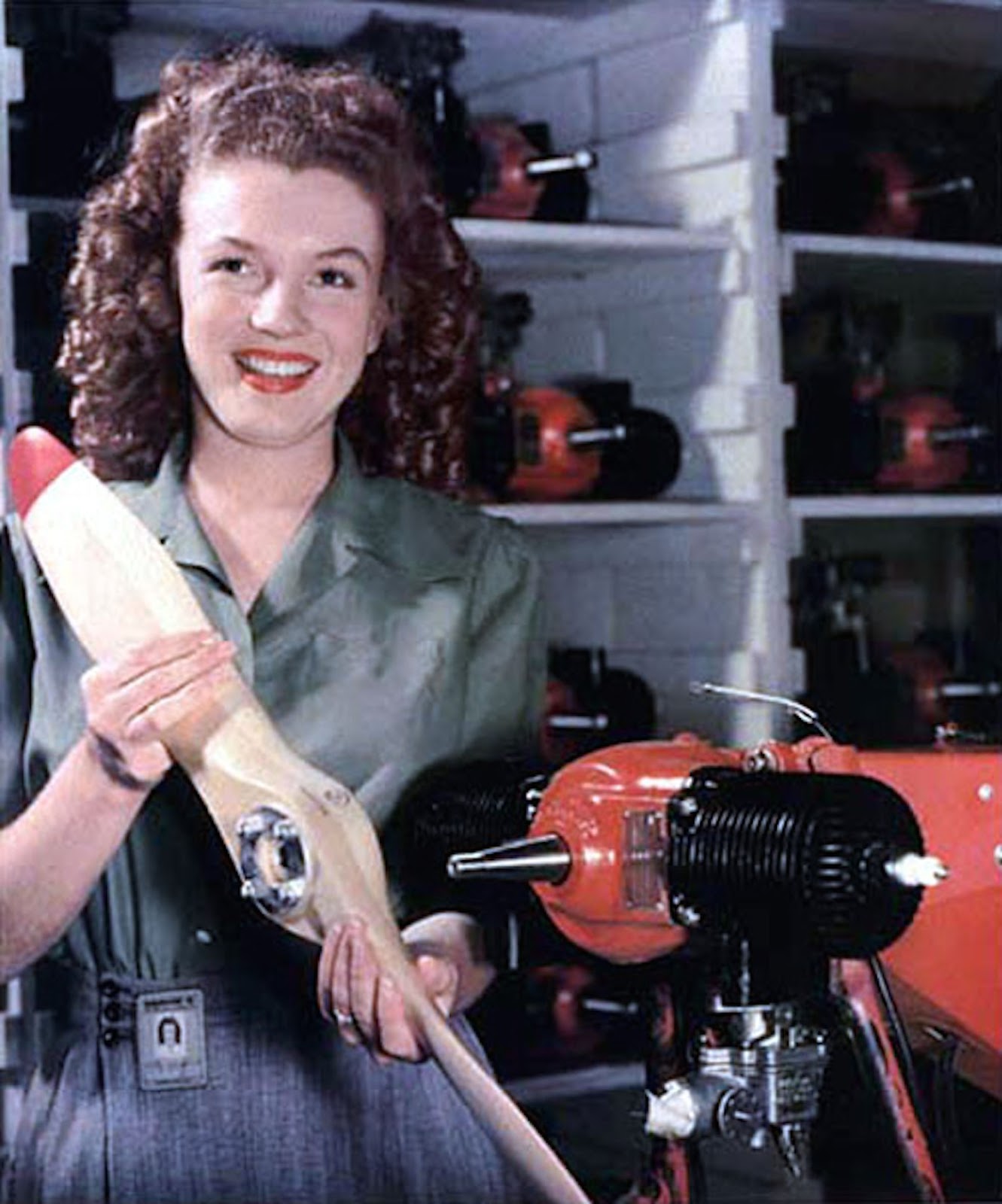 Rare Photos of a Young Marilyn Monroe Assembling Drones During World ...