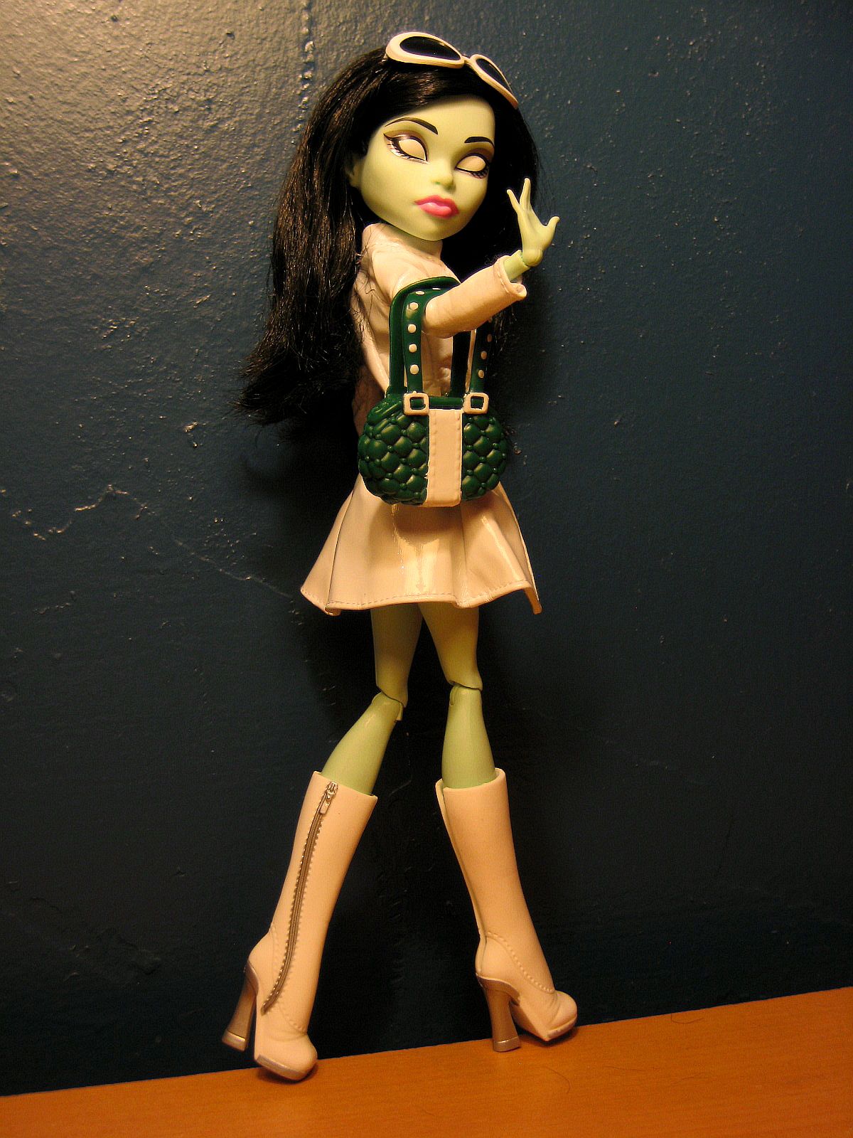 Voicething: Review: I Love Fashion Scarah Screams