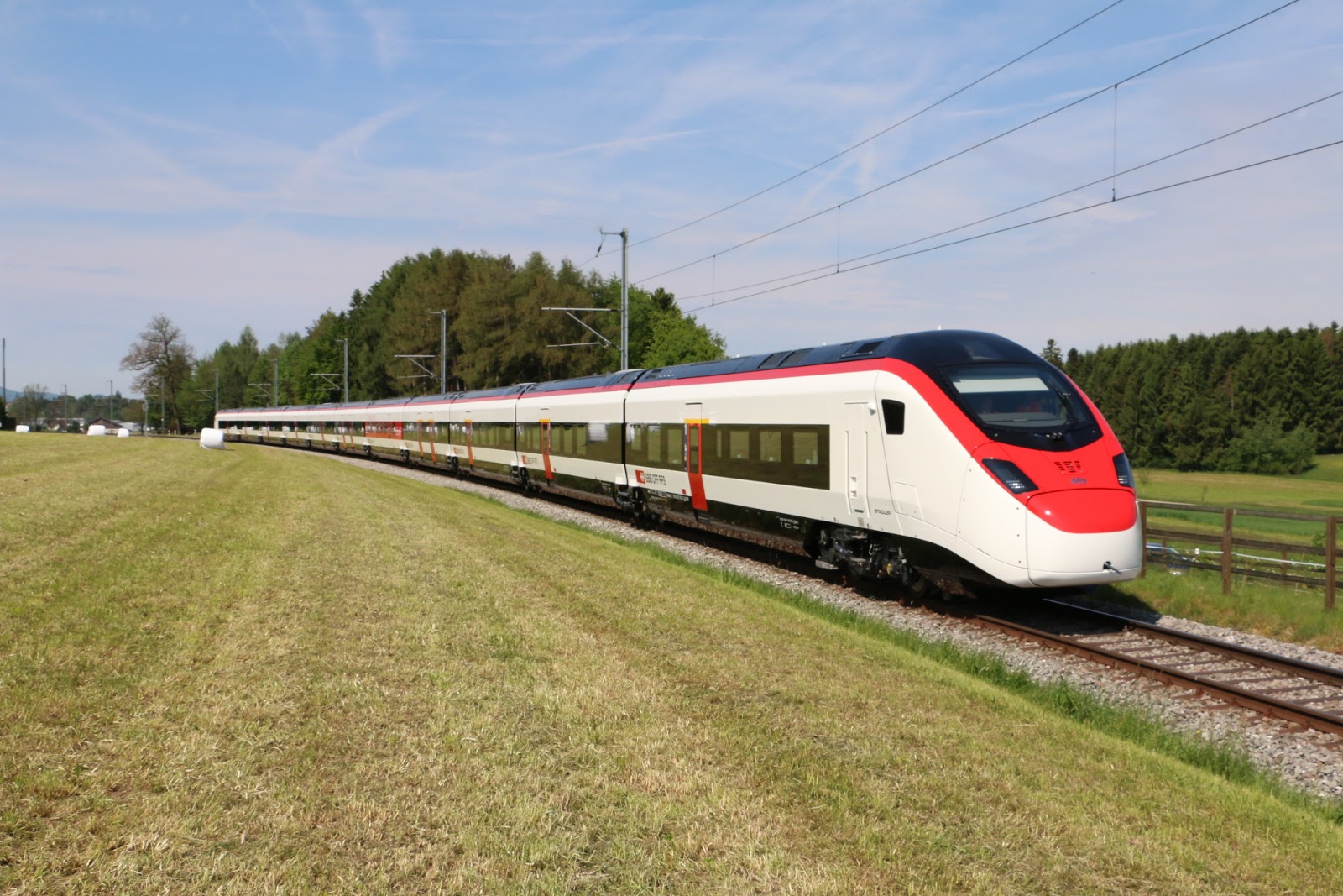 LA PASSION DU TRAIN: RABe 501 en Suisse ,Première course d'une rame par ...