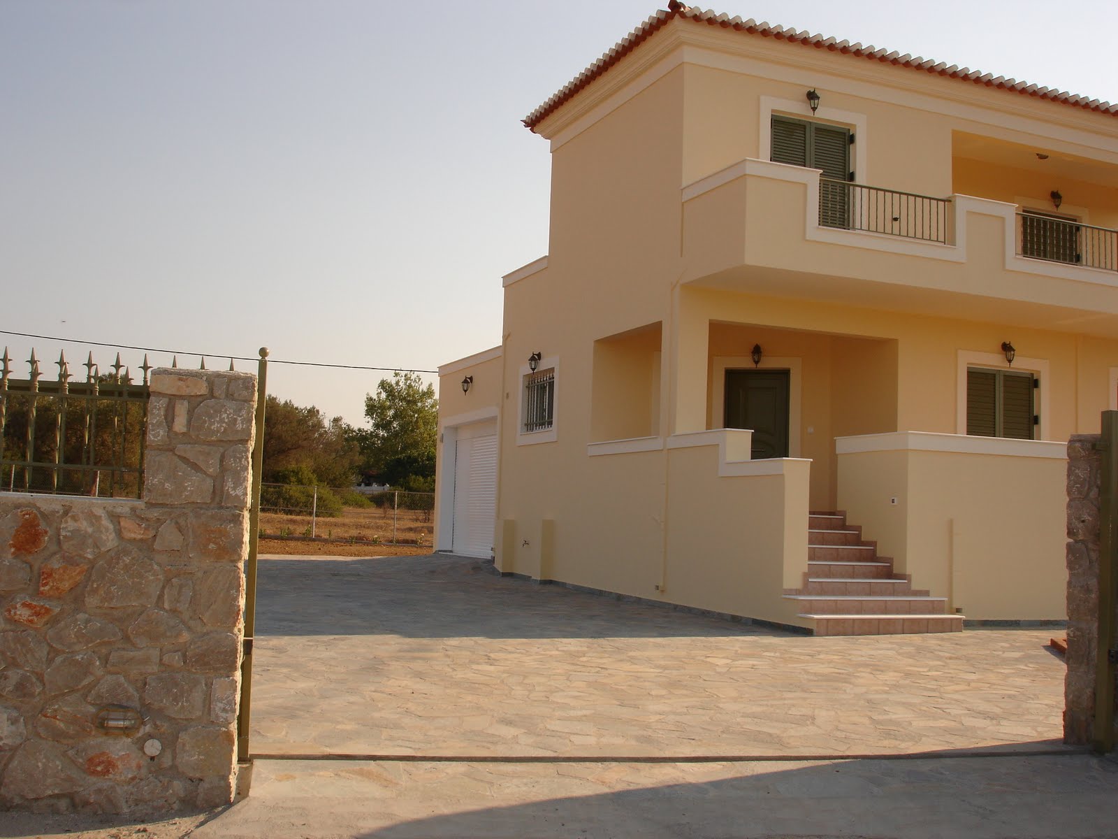 Lampiris Village: ΜΕΖΟΝΕΤΕΣ ΣΤΟ ΠΟΡΤΟ-ΧΕΛΙ