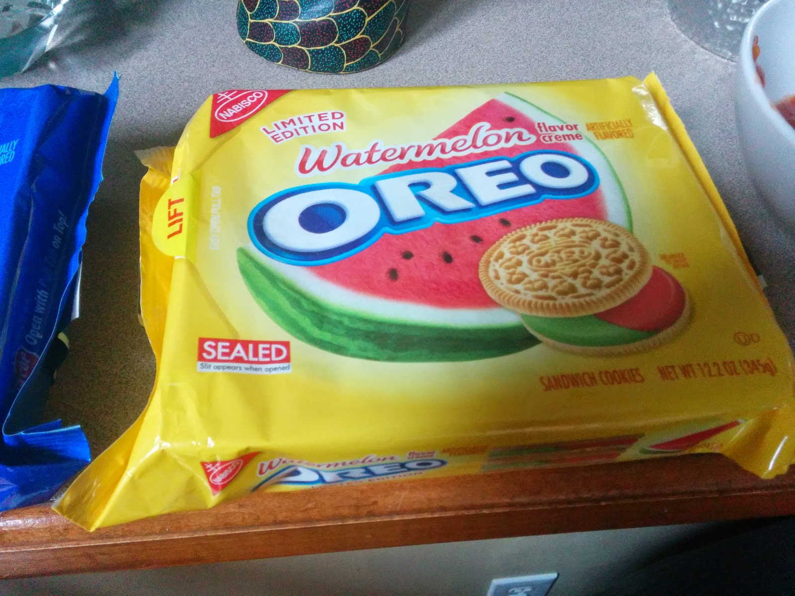 Kotas Reviews Everything: Kotas Reviews Cookie Dough and Watermelon Oreos